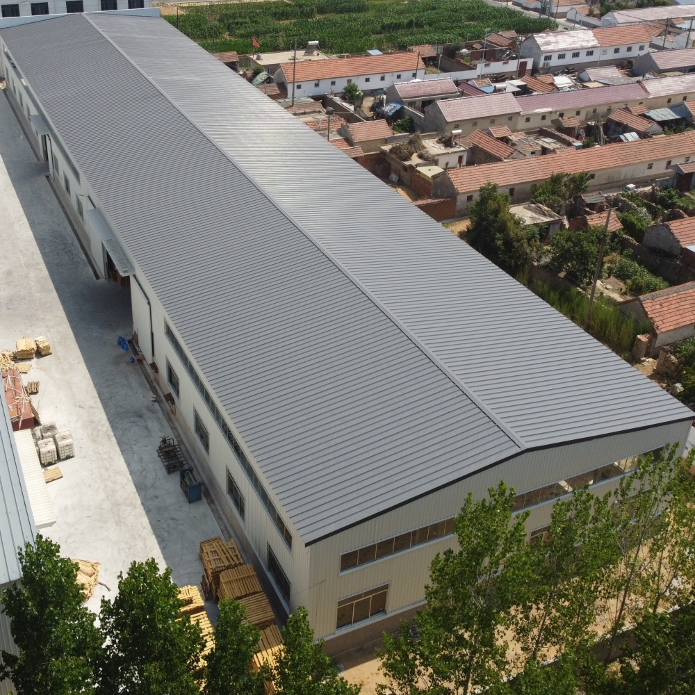 Pre-Engineered Steel Workshop with Sandwich Panel Walls and Roof