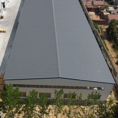 Pre-Engineered Steel Workshop with Sandwich Panel Walls and Roof